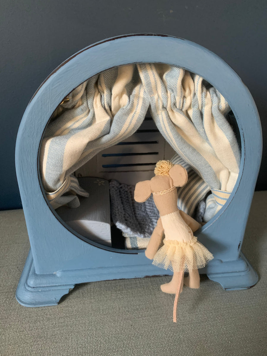 Mouse House Clock ~ I do Like to be by the Seaside ~ – Fiona Firth Textiles